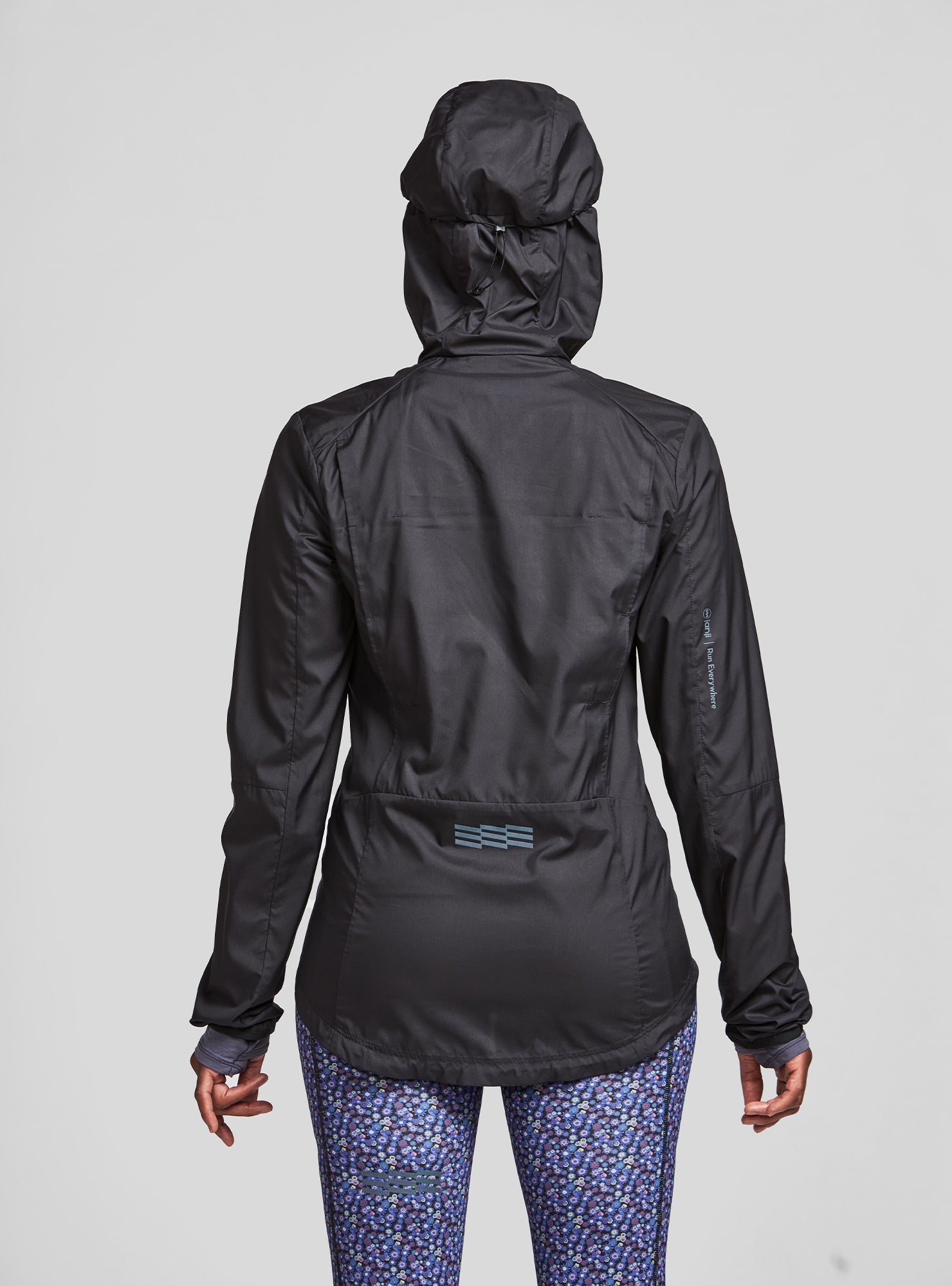 W's Zephyrunner Wind Shell – Janji UK